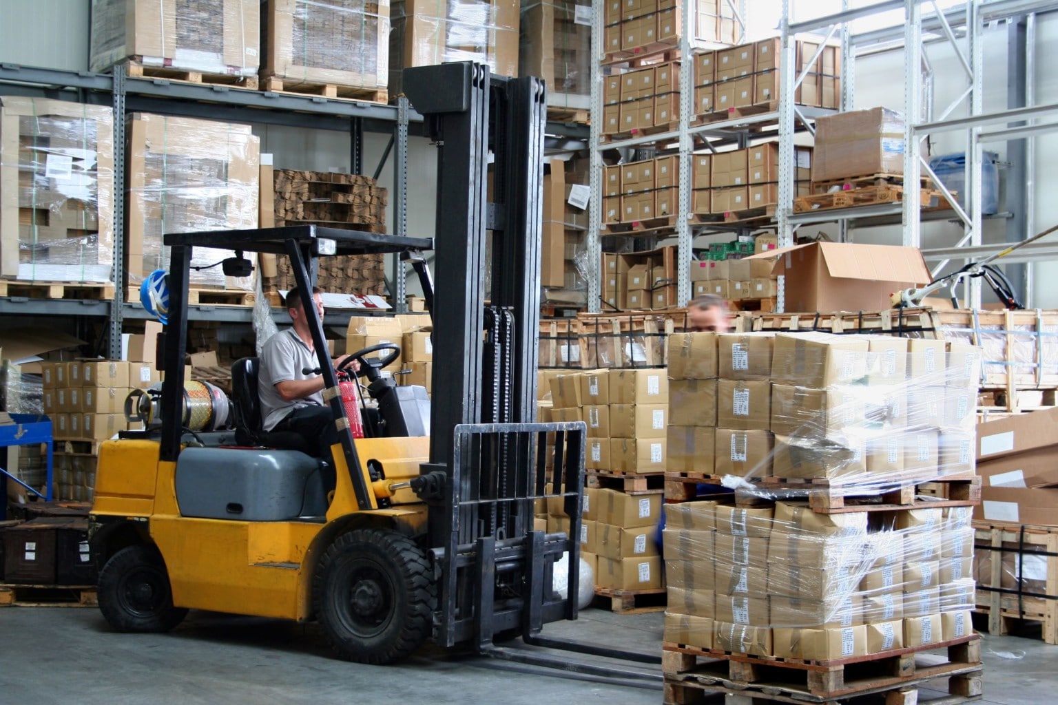 Structural vs. Roll Formed Pallet Racking: Advantages and Disadvantages