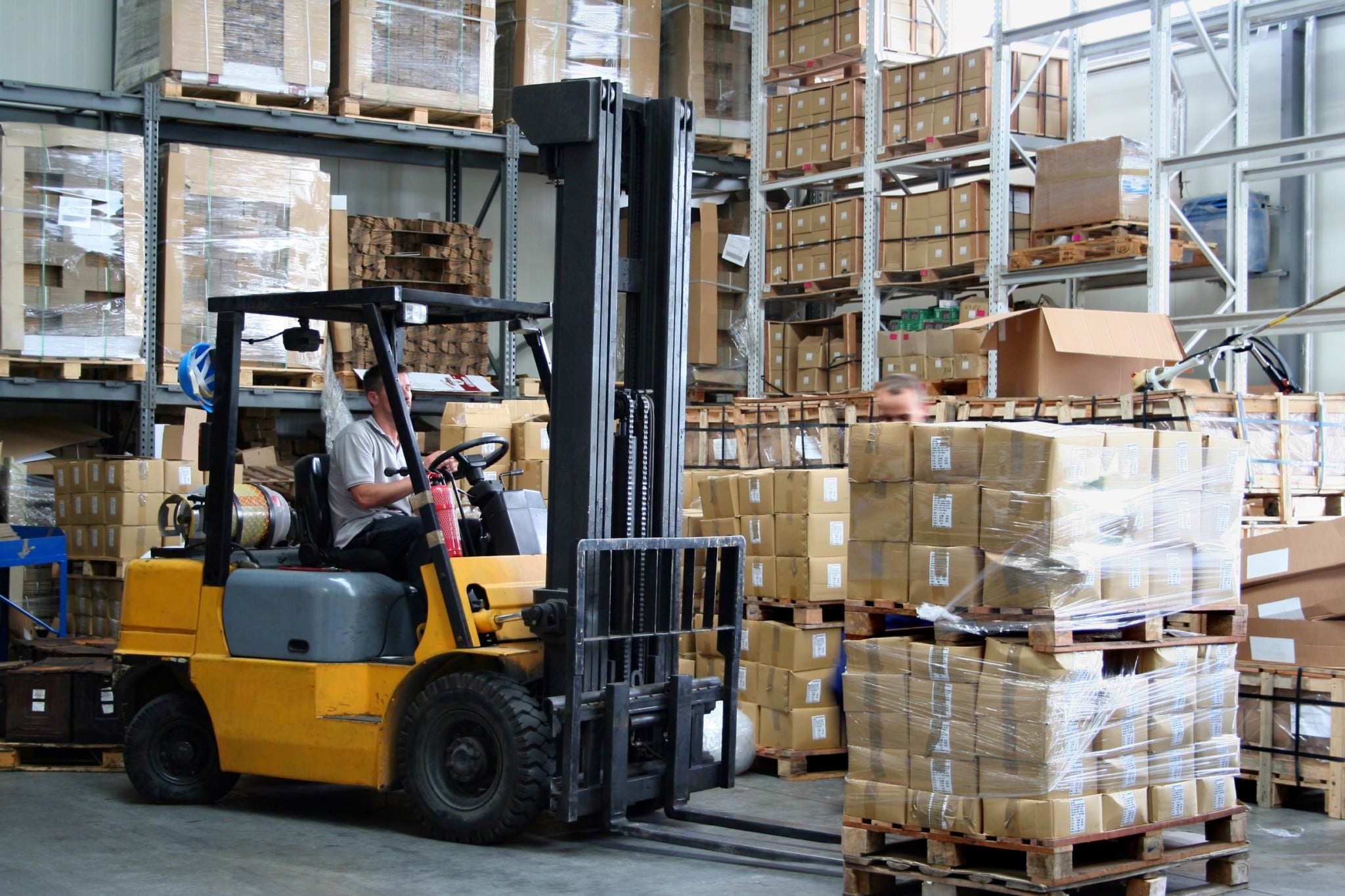 Structural vs. Roll Formed Pallet Racking: Advantages and Disadvantages