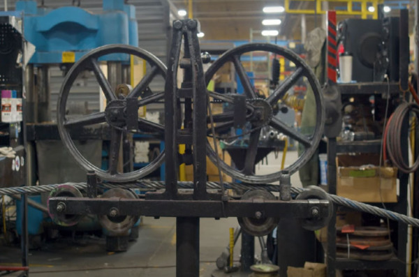 How Can I Identify Domestic Wire Rope Brands by Color Strand?