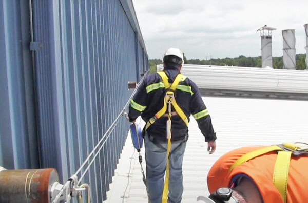 What is a Lifeline Fall Protection System? Different Types & OSHA ...